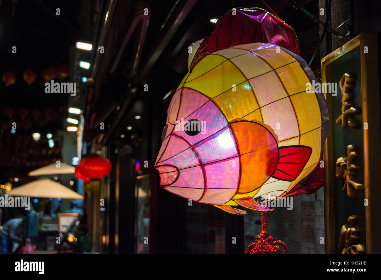 Lanterns outside restaurant hi-res stock photography and images - Alamy