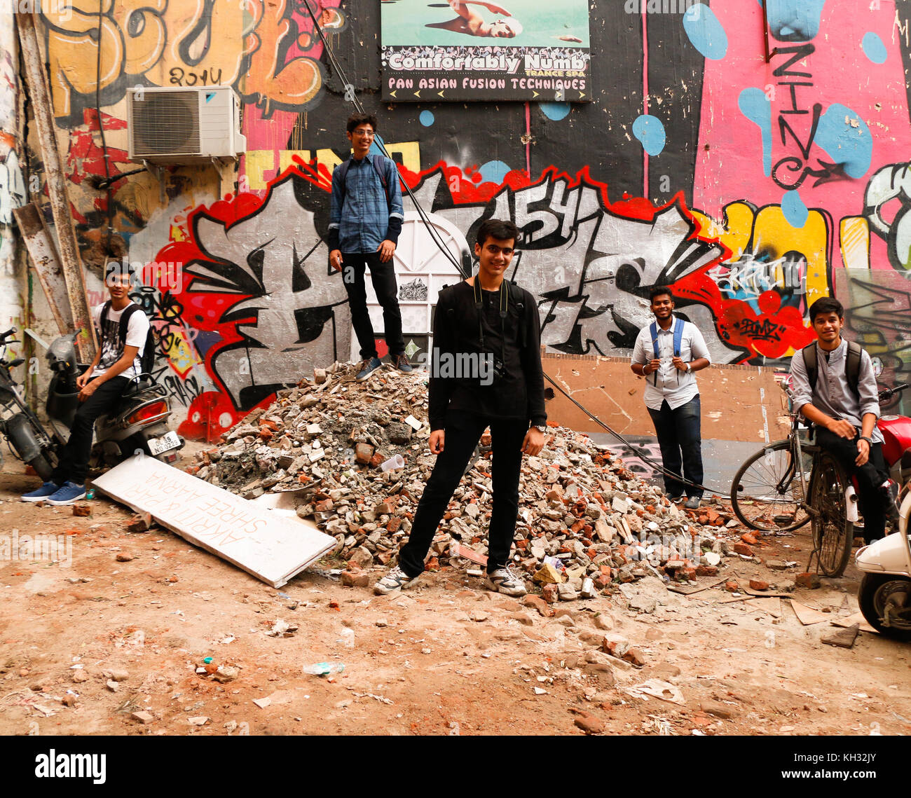 Happy_people hi-res stock photography and images - Alamy