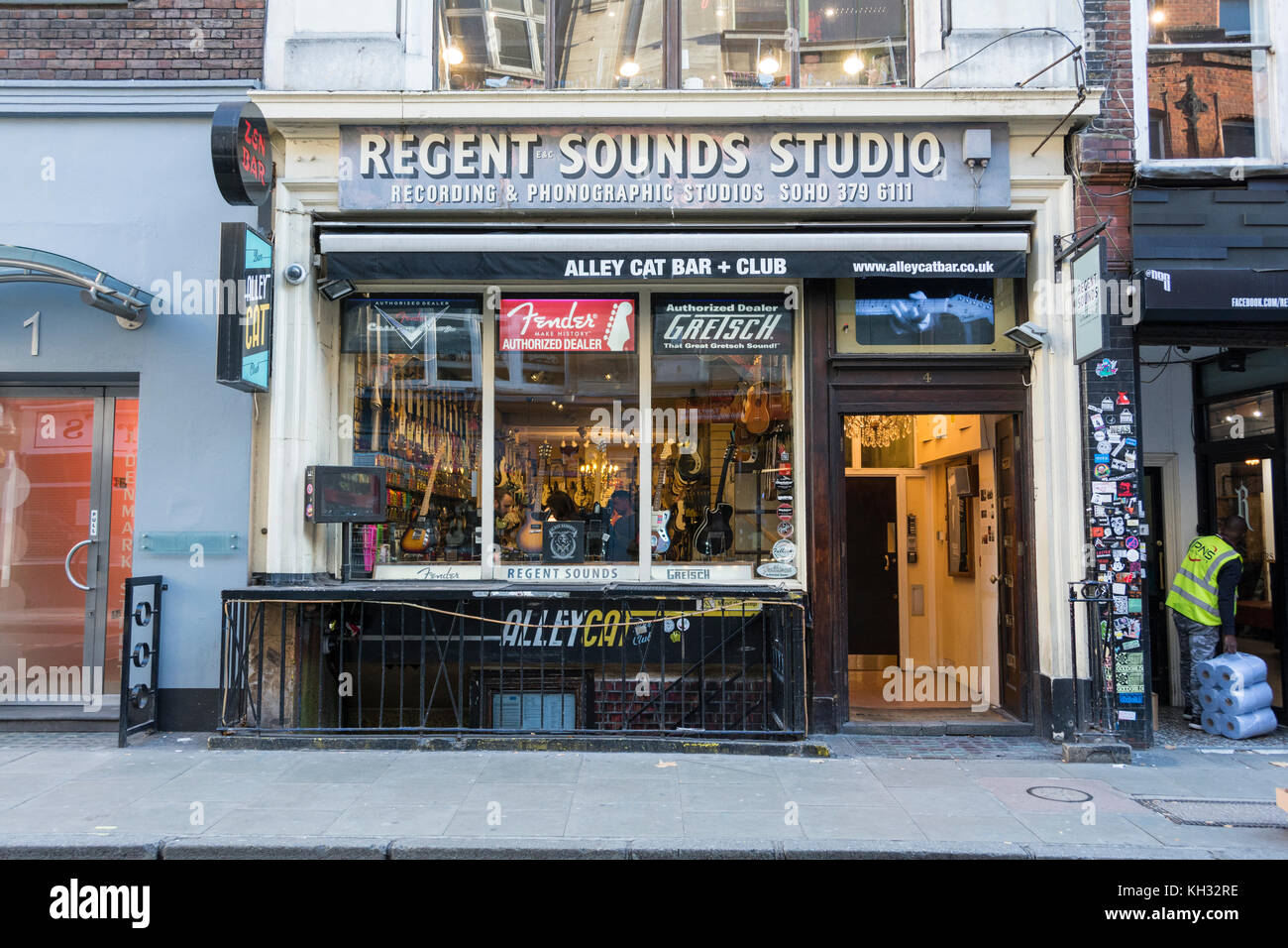 Regent sound studio denmark street hi-res stock photography and images ...