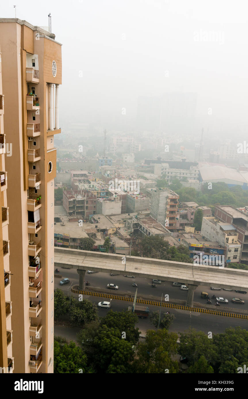 Smog india vertical hi-res stock photography and images - Alamy