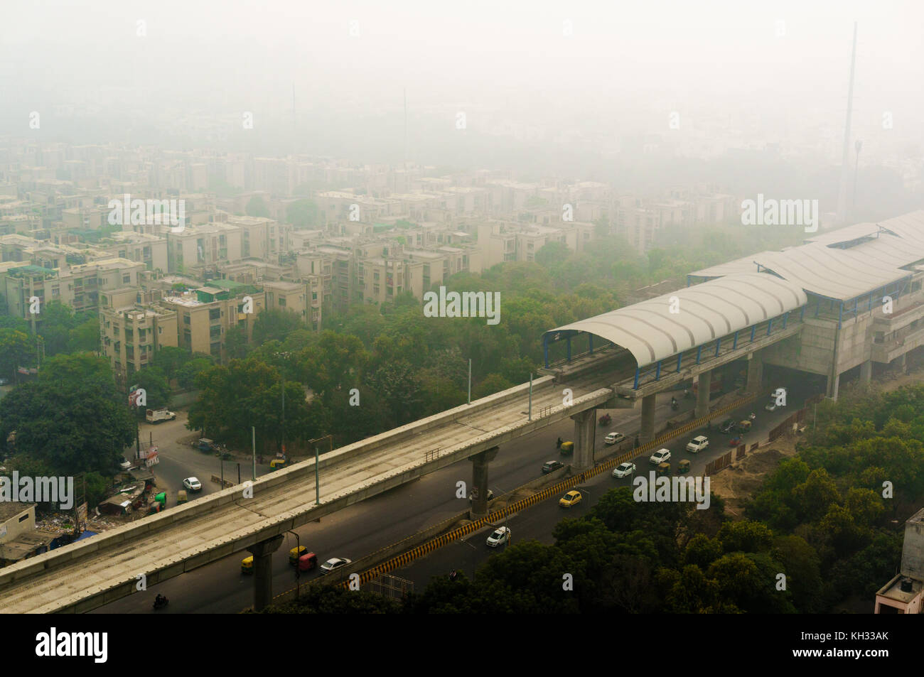 Smog over the city of Noida, Delhi, Gurgaon Stock Photo - Alamy