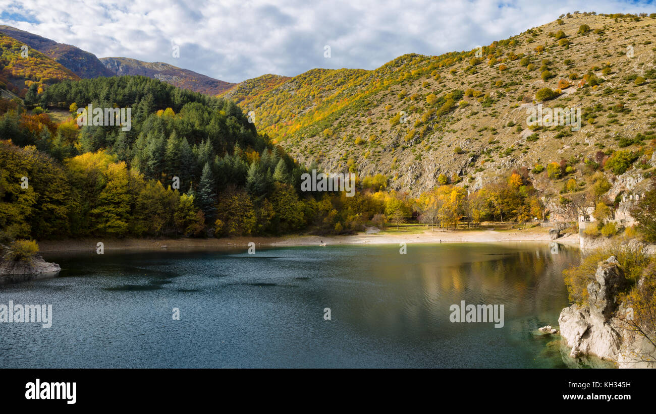 Villalago (Abruzzo, Italy) - Saint Domenico lake Stock Photo - Alamy