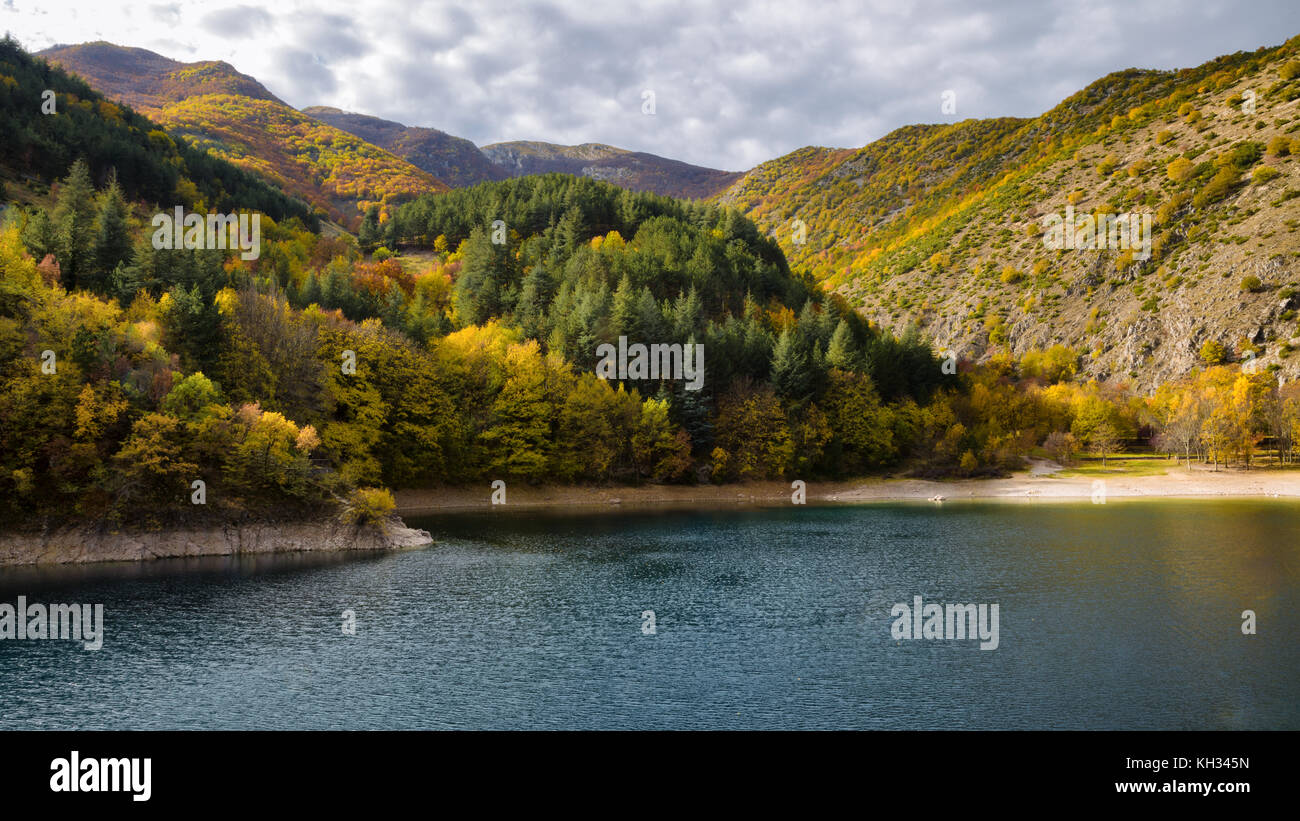 Villalago (Abruzzo, Italy) - Saint Domenico lake Stock Photo - Alamy