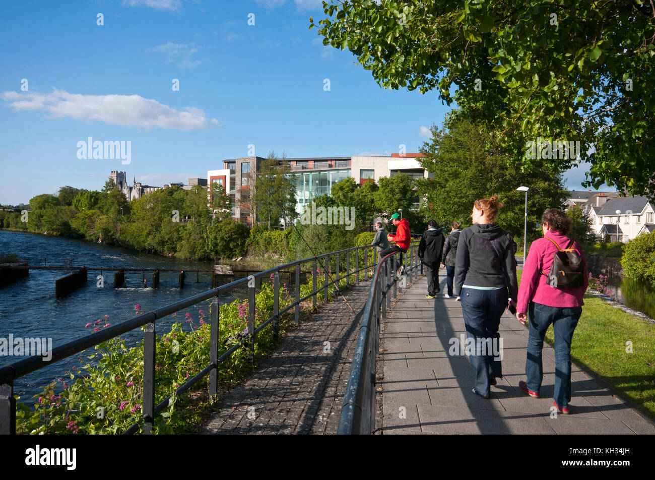 Riverfront walking hi-res stock photography and images - Alamy