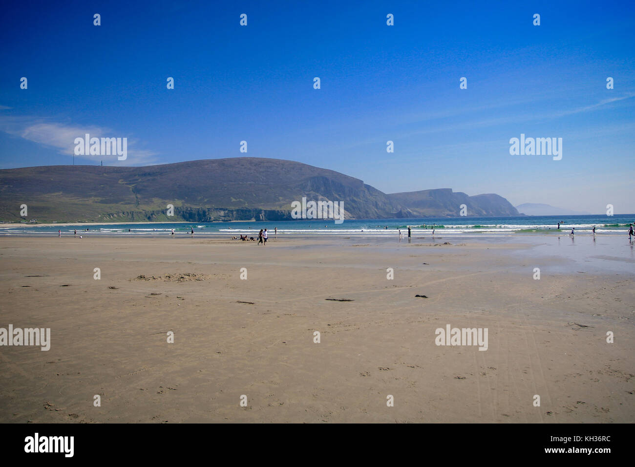 Good weather beach hi-res stock photography and images - Alamy
