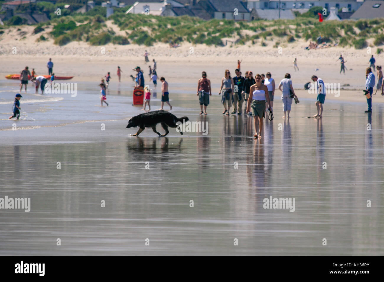 Good weather beach hi-res stock photography and images - Alamy