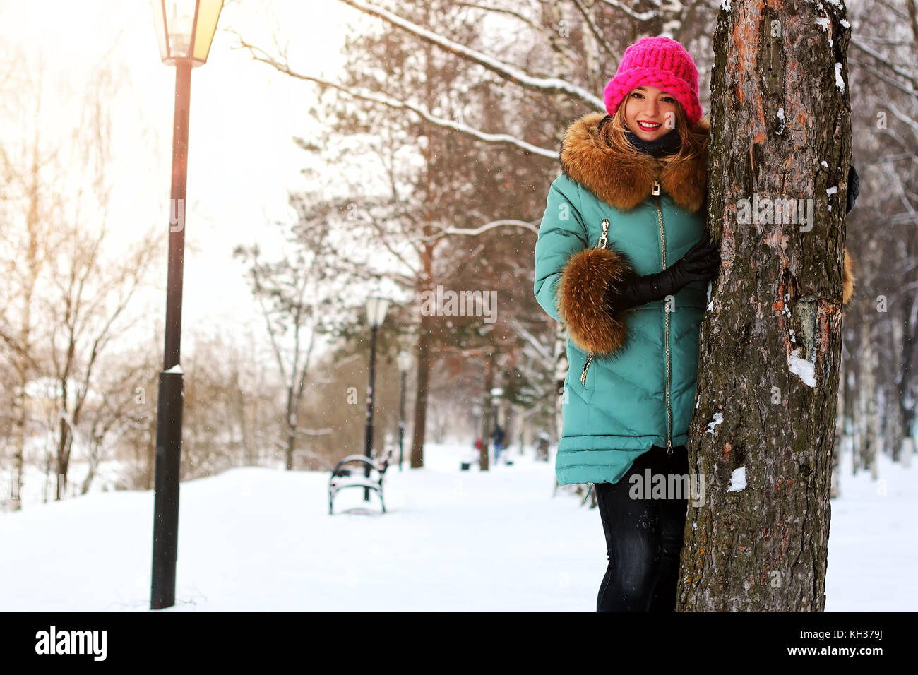 young woman tree winter Stock Photo - Alamy