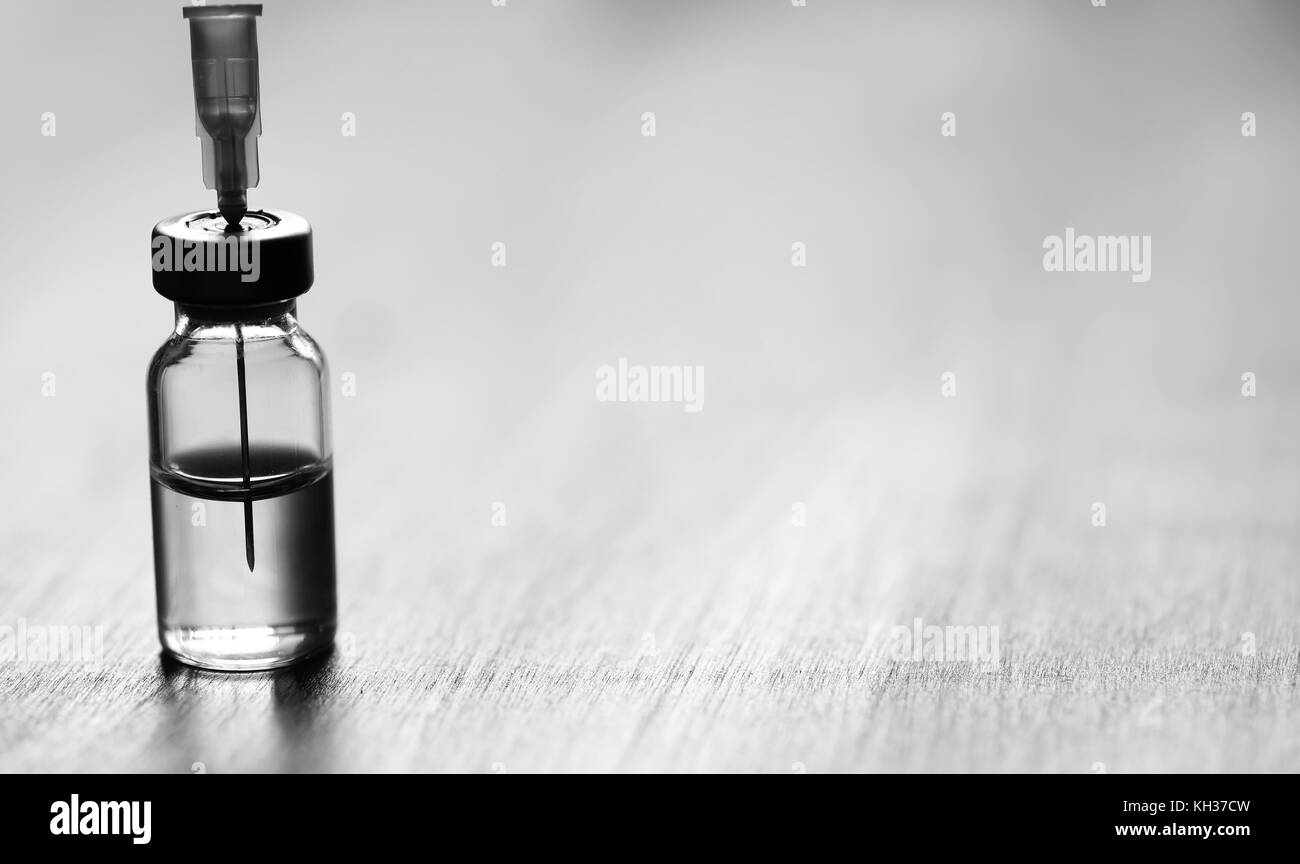 Ampoule and needles from a medical syringe Stock Photo - Alamy