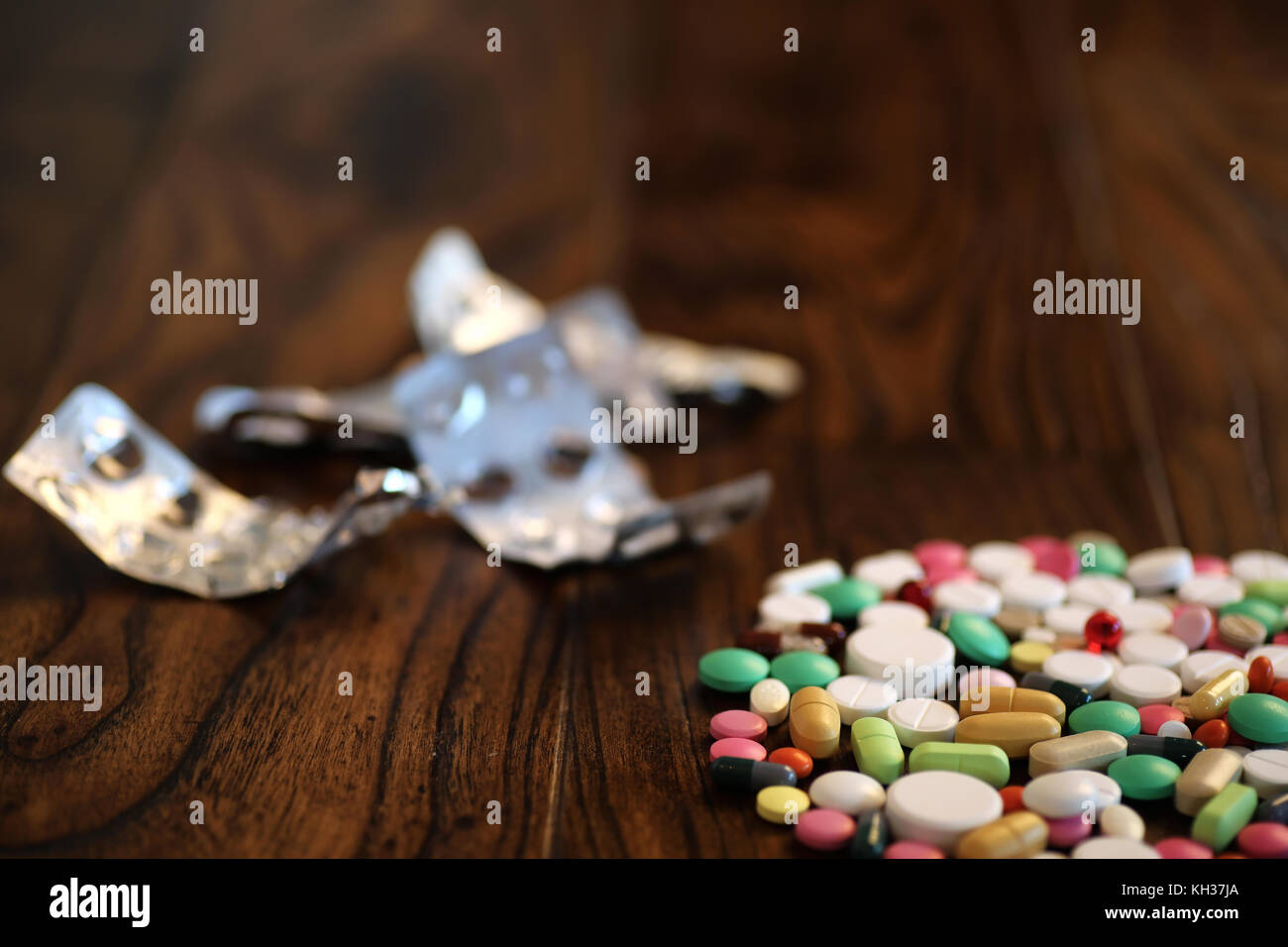 Different pill shapes and sizes hi-res stock photography and images - Alamy