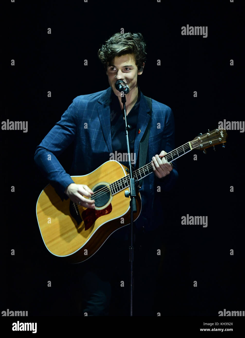 Shawn Mendes Performs On Stage High Resolution Stock Photography and ...