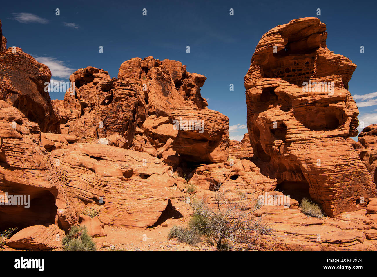 Amazing Aztec sandstone Rock Formations in Valley of Fire State Park ...