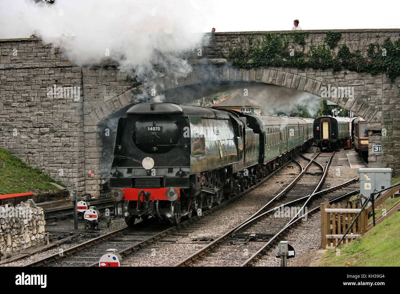 Battle of Britain Class Steam Loco No 34070 'Manston' departs Swanage ...