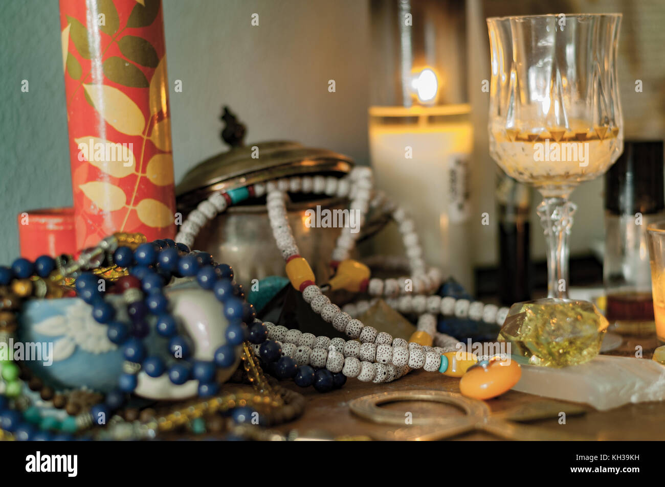 Falling crystals hi-res stock photography and images - Alamy