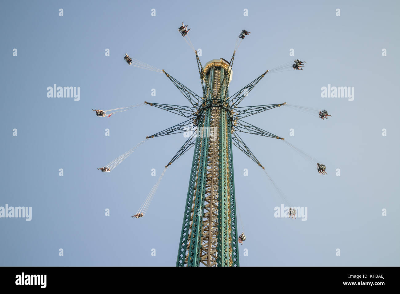 Chain fair swing ride hi-res stock photography and images - Alamy
