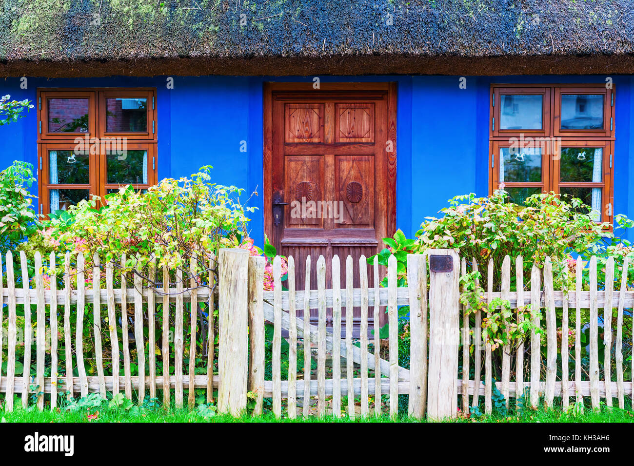 picture of an idyllic thatched-roof cottage at the Lieper Winkel ...