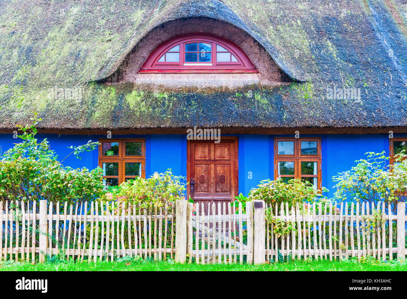 picture of an idyllic thatched-roof cottage at the Lieper Winkel ...