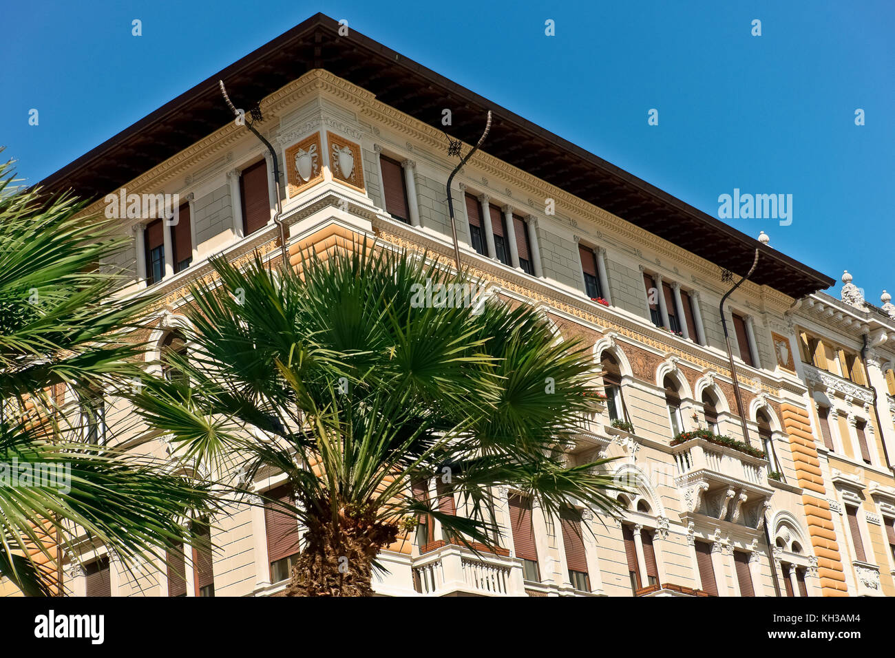 Amazing building architecture hi-res stock photography and images - Alamy