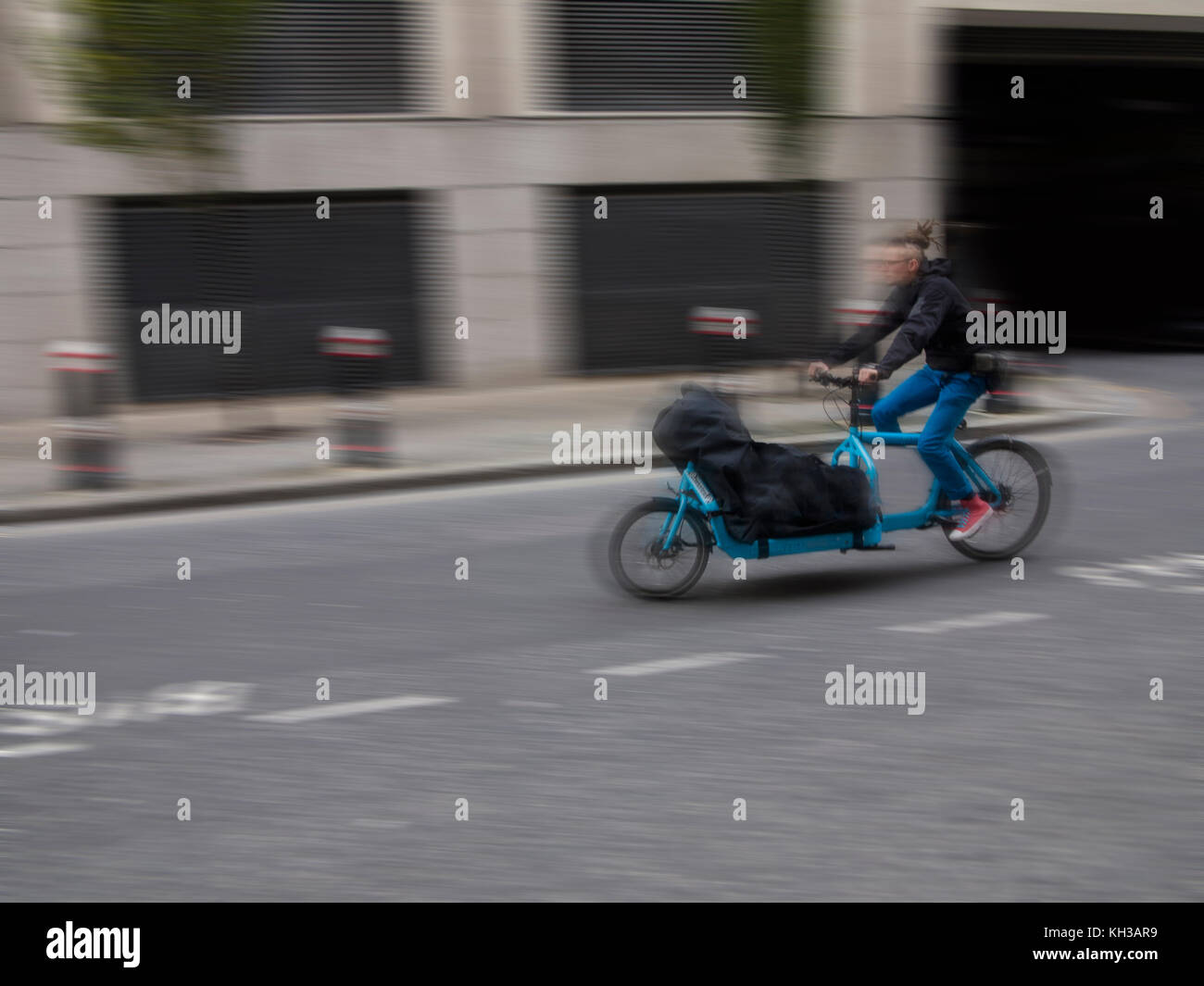 Pedal cargo bike delivery hi-res stock photography and images - Alamy