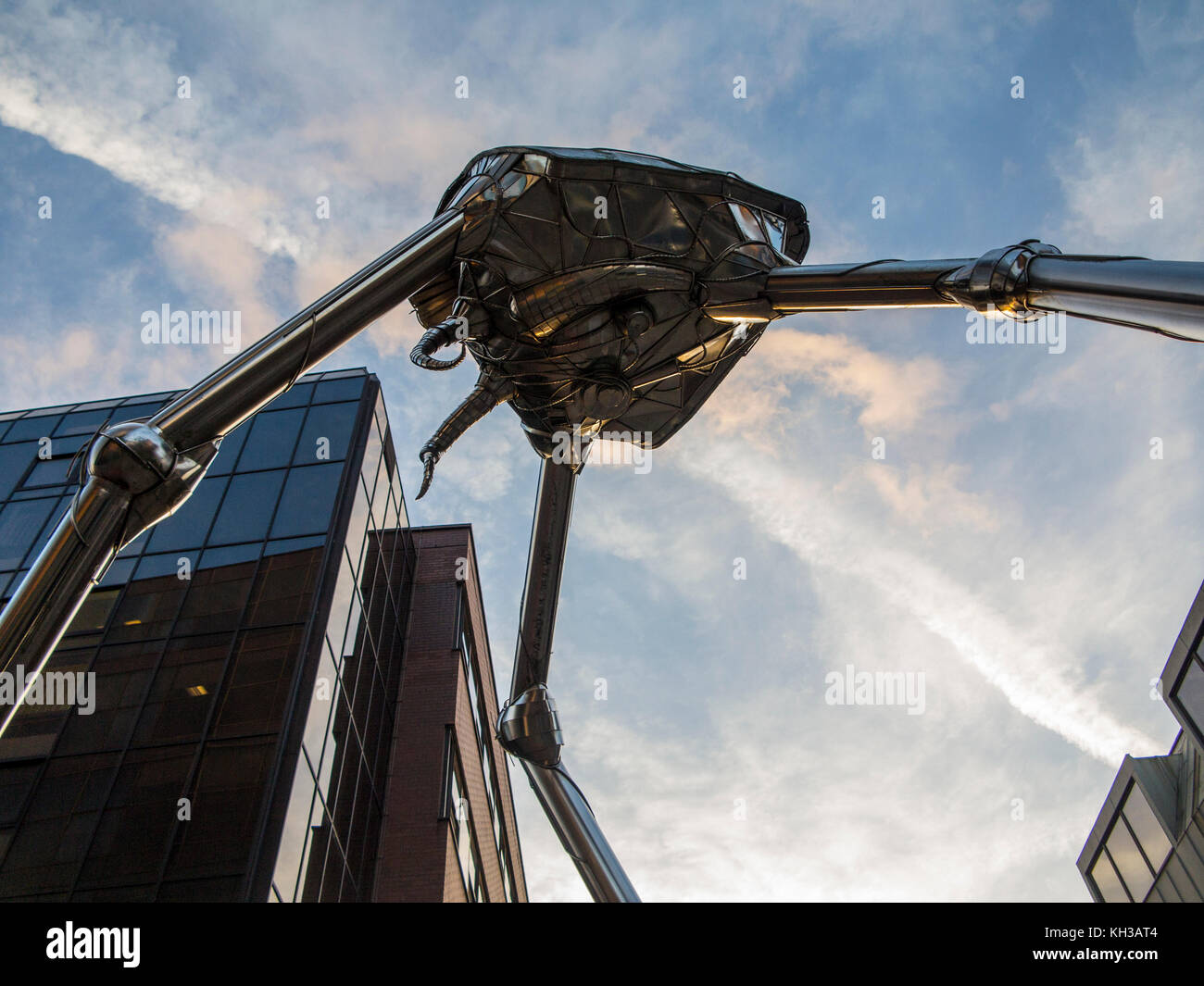 Martian tripod, woking hi-res stock photography and images - Alamy