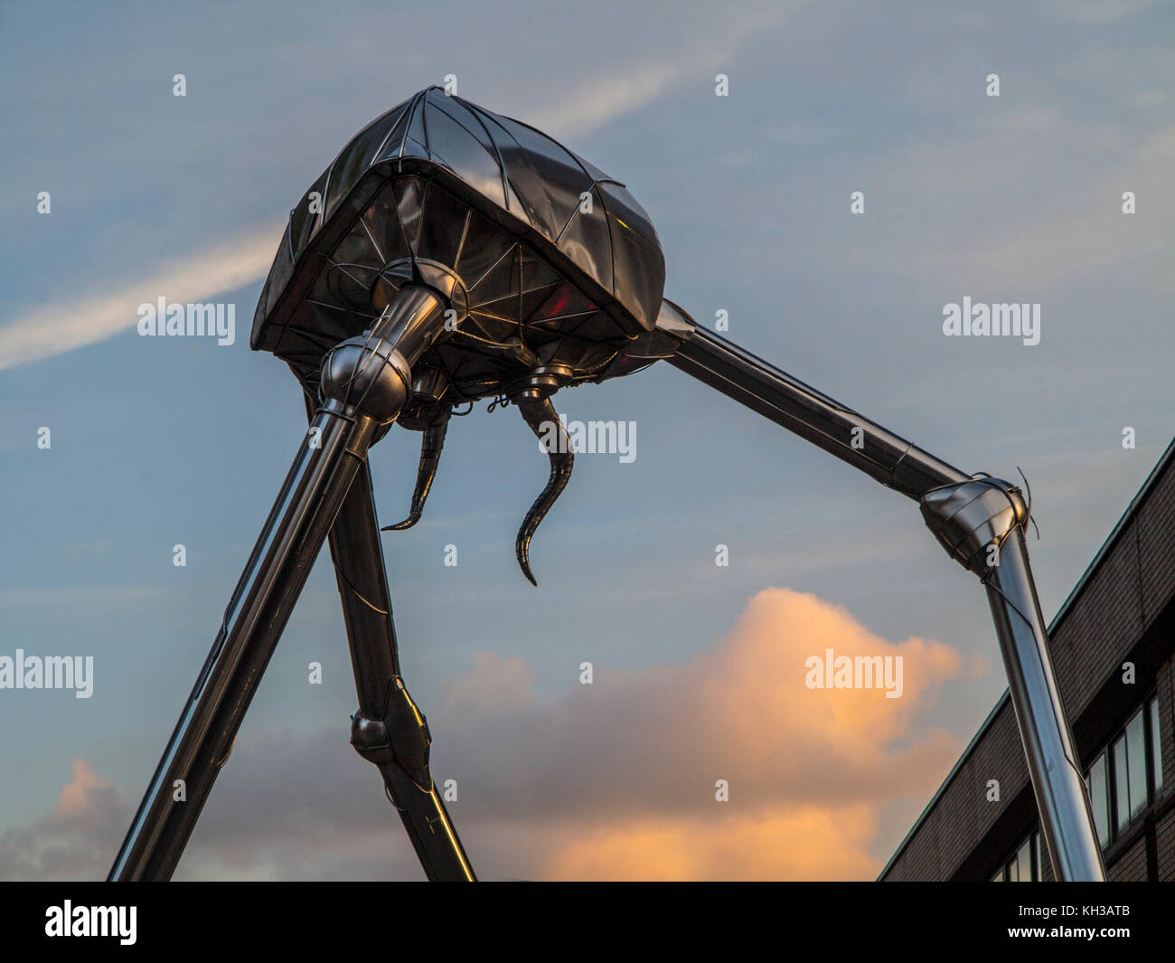Alien tripod hi-res stock photography and images - Alamy