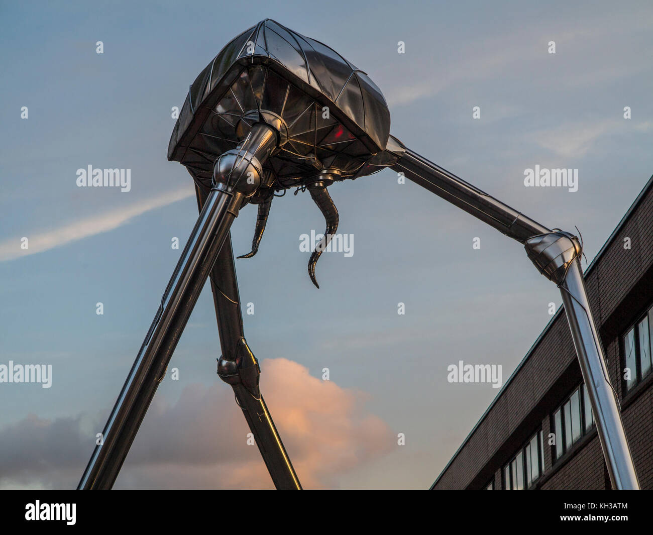 War worlds martian fighting machine hi-res stock photography and images ...