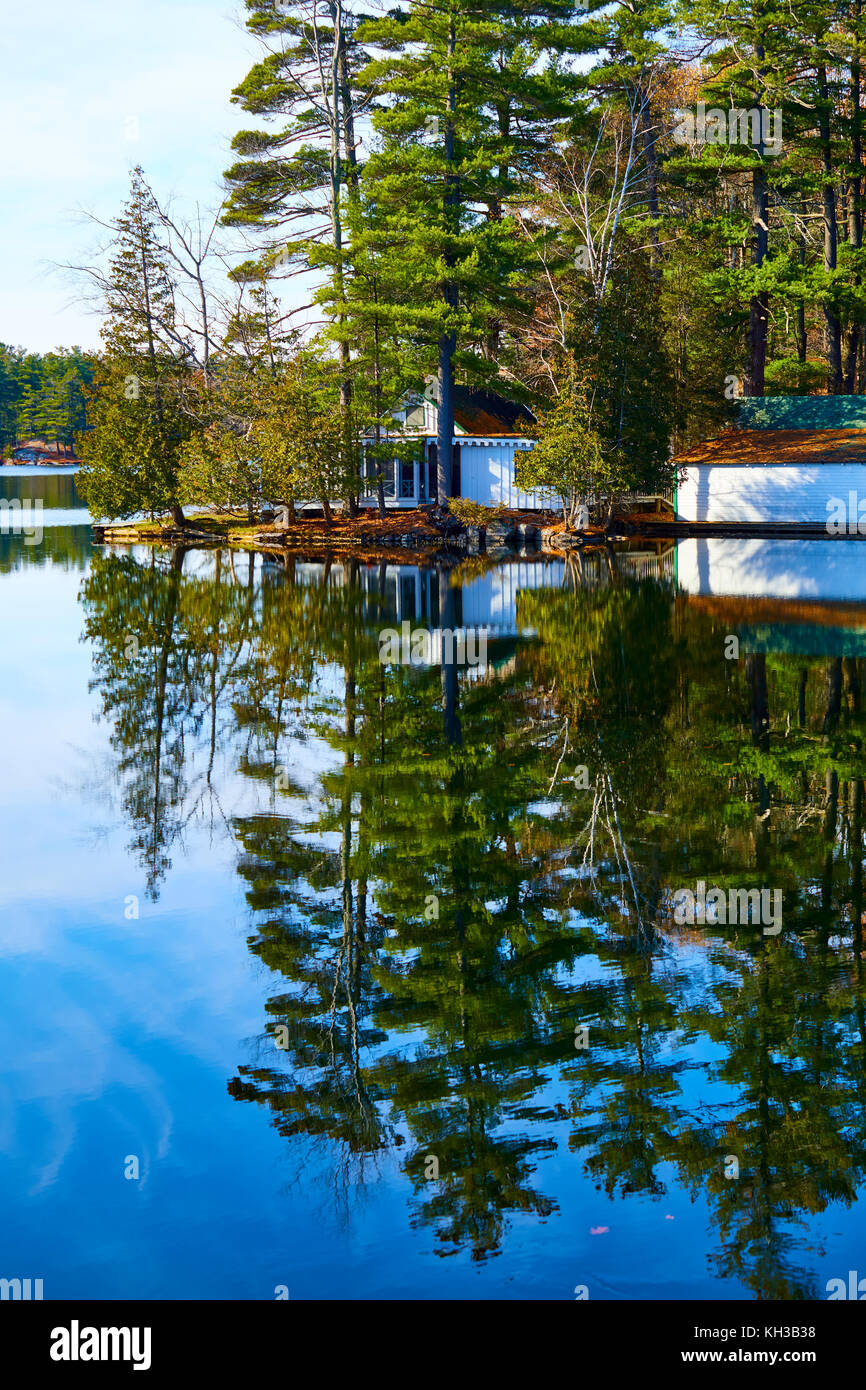 Living at peace hi-res stock photography and images - Alamy