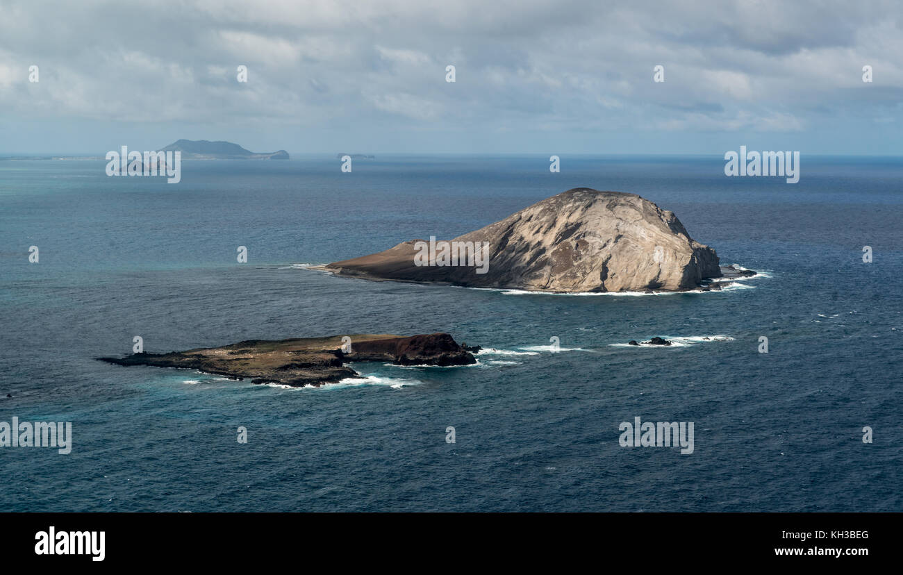 Manana and Kaohikaipu Islands, commonly known as Rabbit and Turtle ...