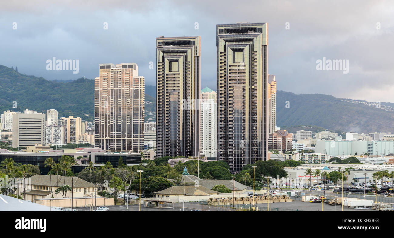 Skyline honolulu residential towers hi-res stock photography and images ...