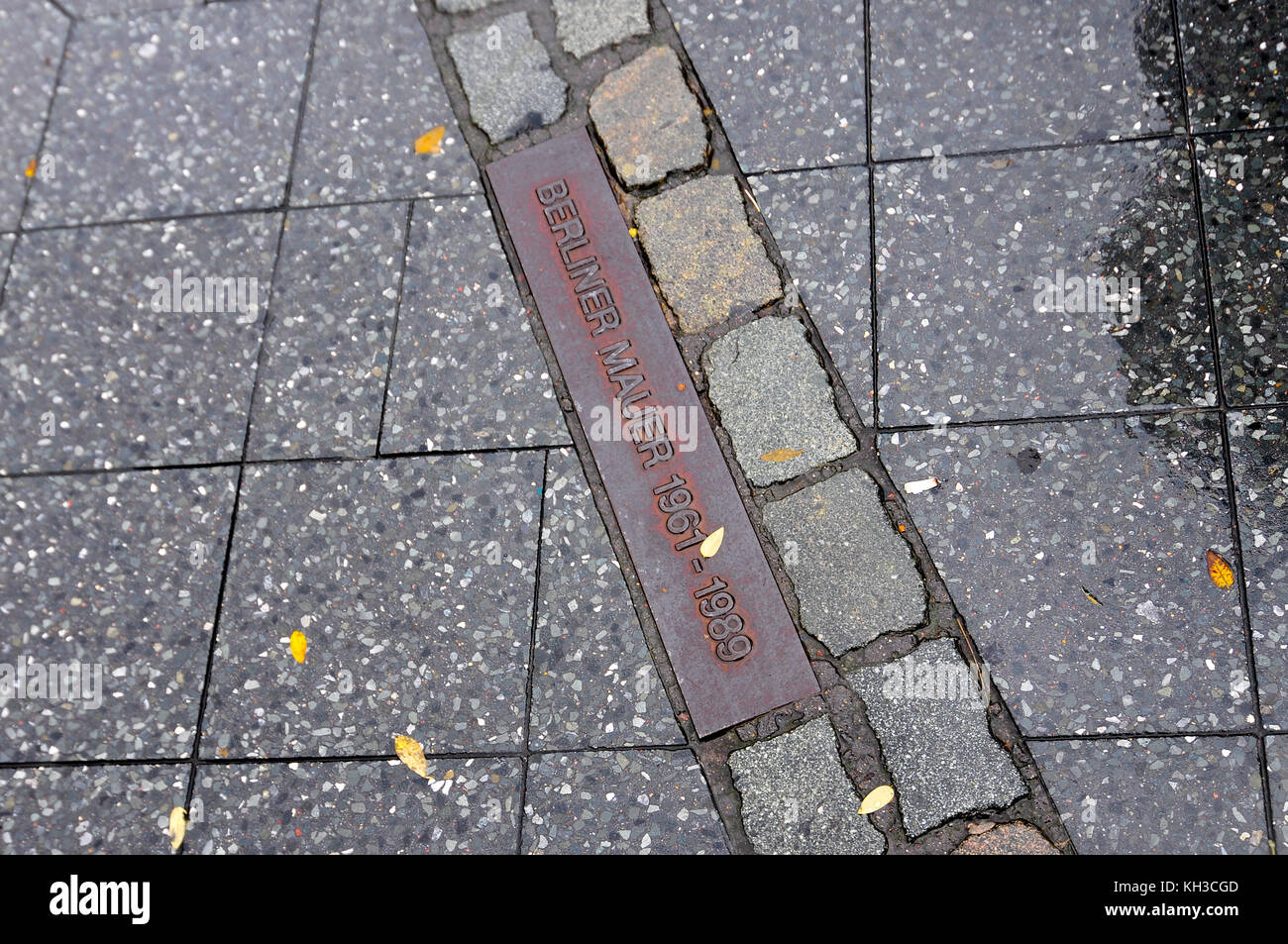 Path of the berlin wall hi-res stock photography and images - Alamy