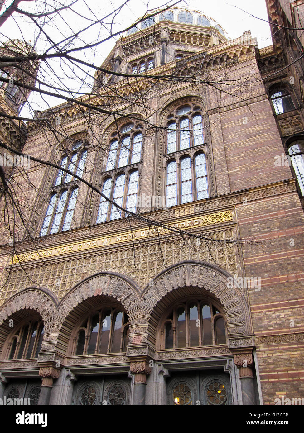 The Neue Synagoge (New Synagogue) is the main synagogue of the Berlin ...