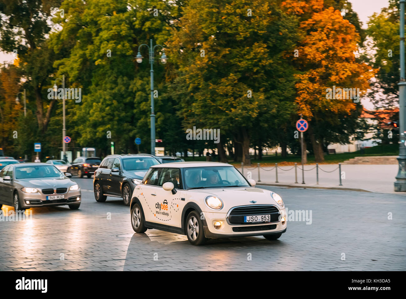 Mini cooper logo hi-res stock photography and images - Alamy