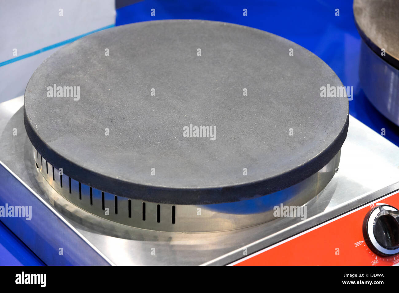 The metal surface of the cooking plate for cooking Stock Photo - Alamy