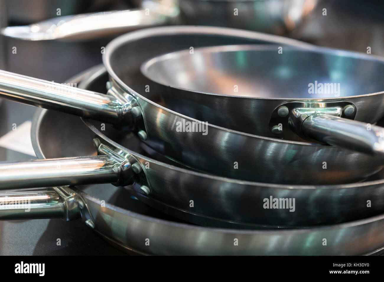 Iron roasting pans hi-res stock photography and images - Alamy