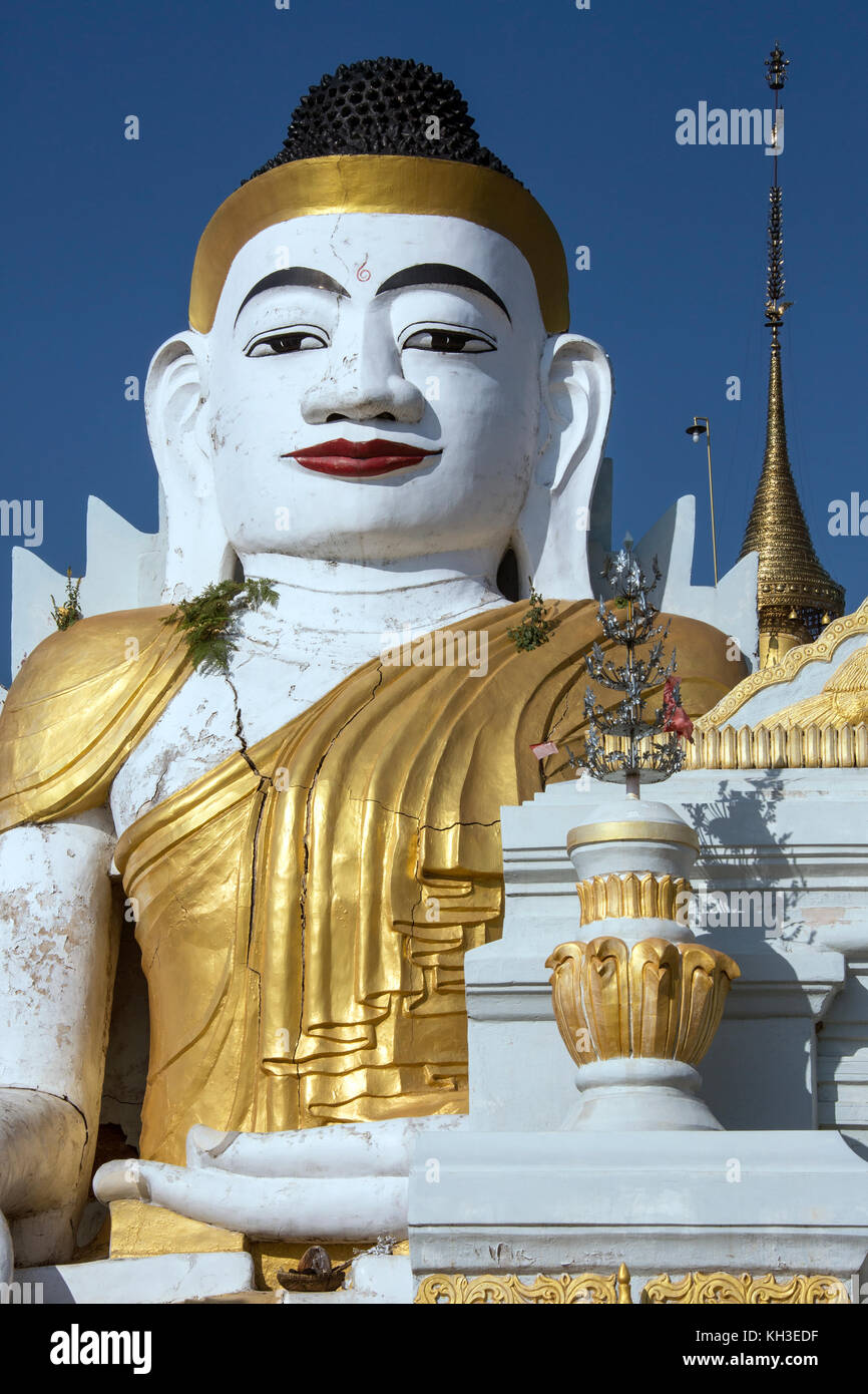 Earthquack damage to the Yan Aung Nan Aung Hsu Taung Pri Pagoda near ...