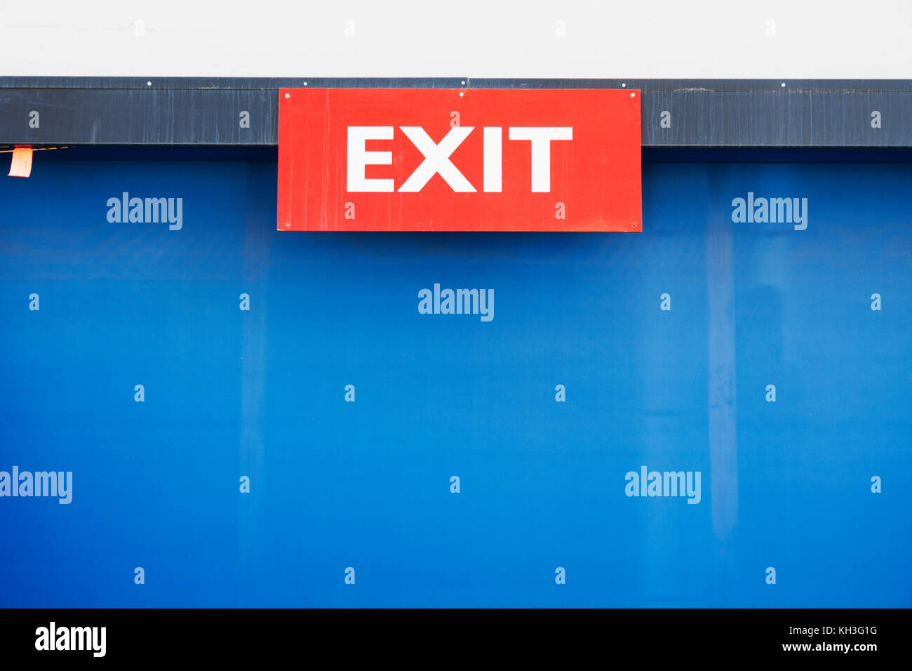 Parking and exit directions sign hi-res stock photography and images ...