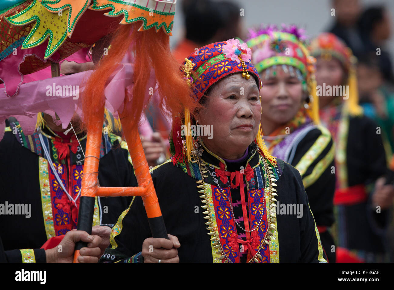 Traditional Chinese dress Stock Photo - Alamy