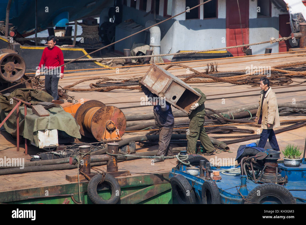 Chinese labor force hi-res stock photography and images - Alamy