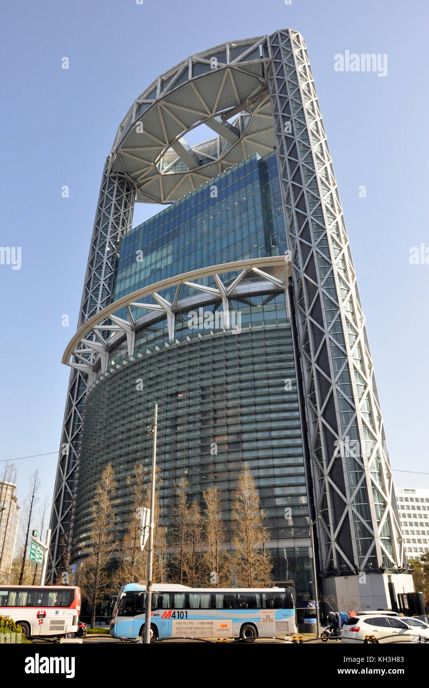 Samsung tower hi-res stock photography and images - Alamy