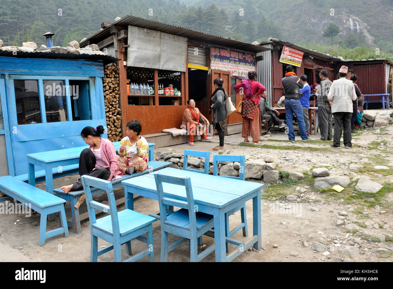 Himalayas daily life hi-res stock photography and images - Alamy