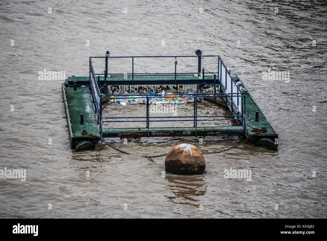Passive driftwood collector. Floating rubbish collection collecting ...