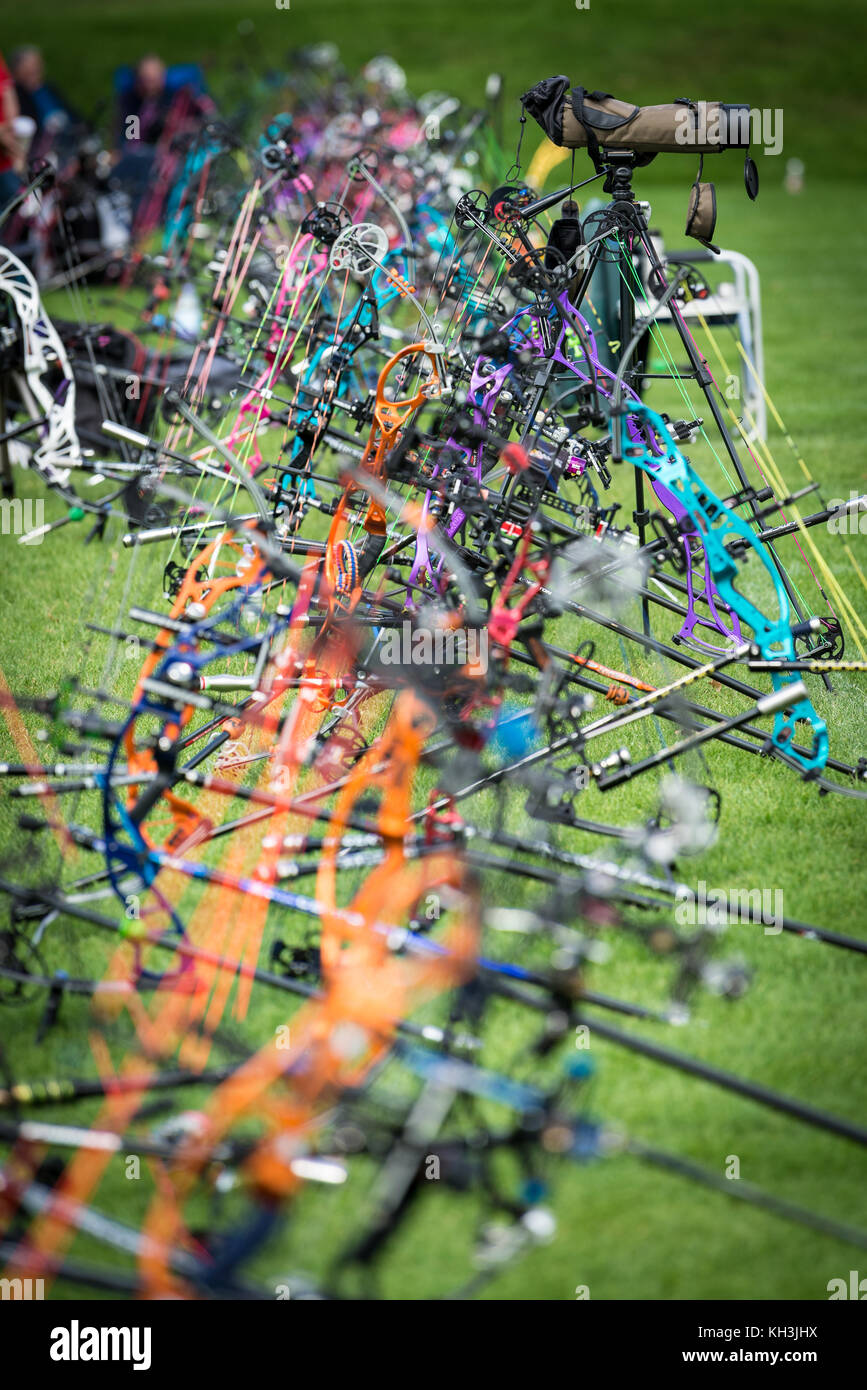 Compound bow hi-res stock photography and images - Alamy