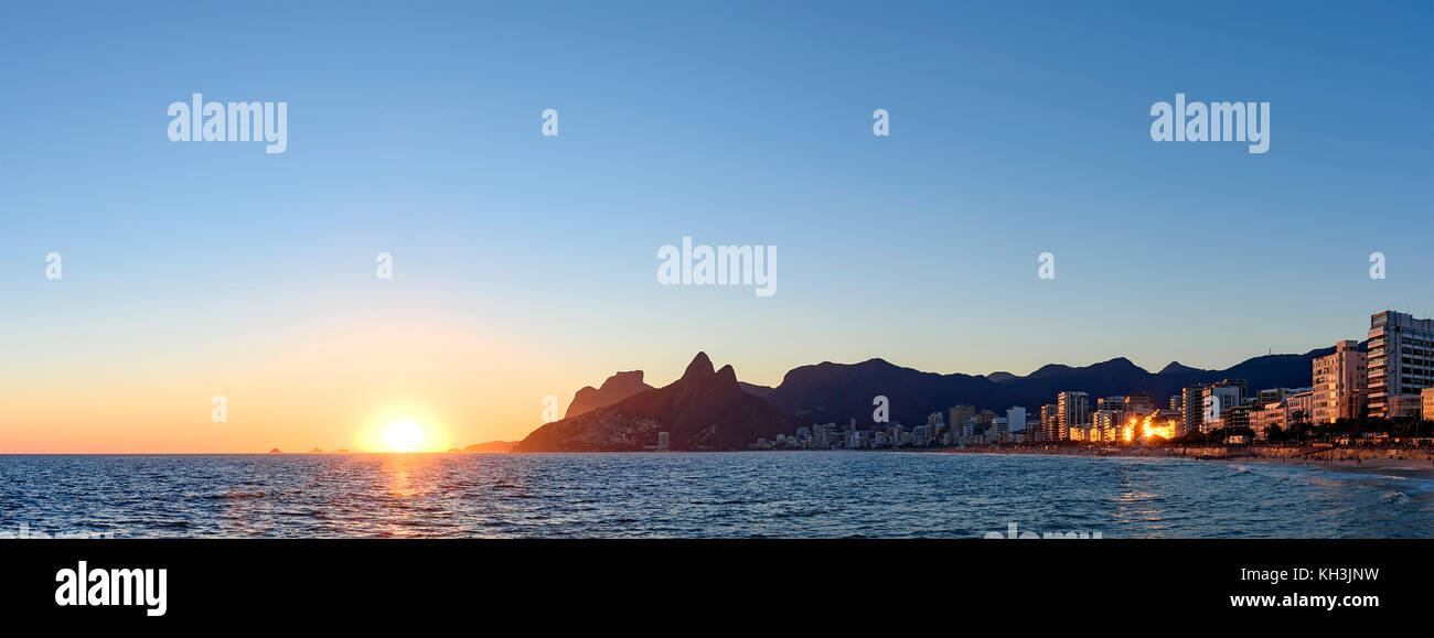 Panoramic sunset at the Arpoador stone, Ipanema beach with buildings ...