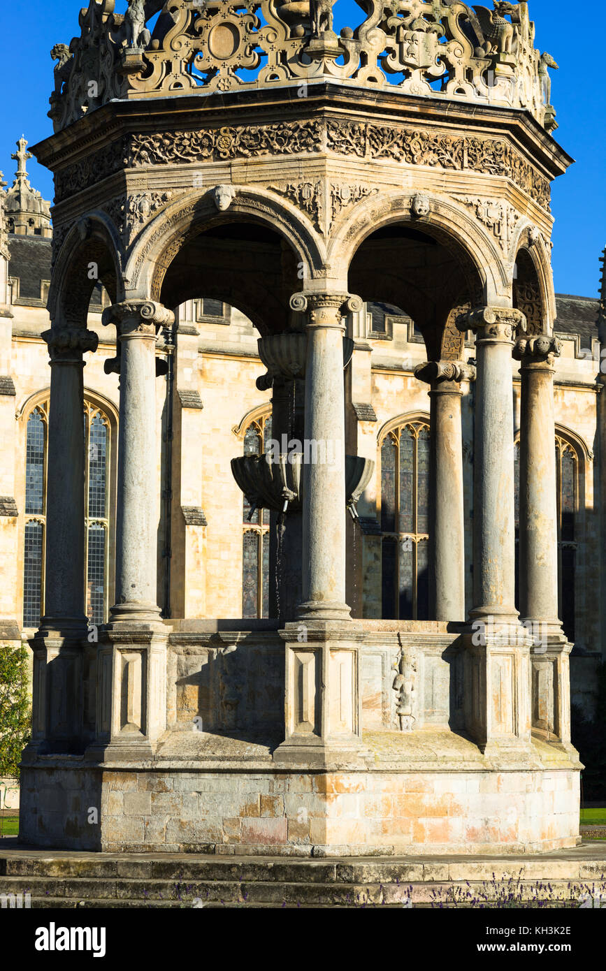 Trinity College Great Court and water fountain at Cambridge University ...