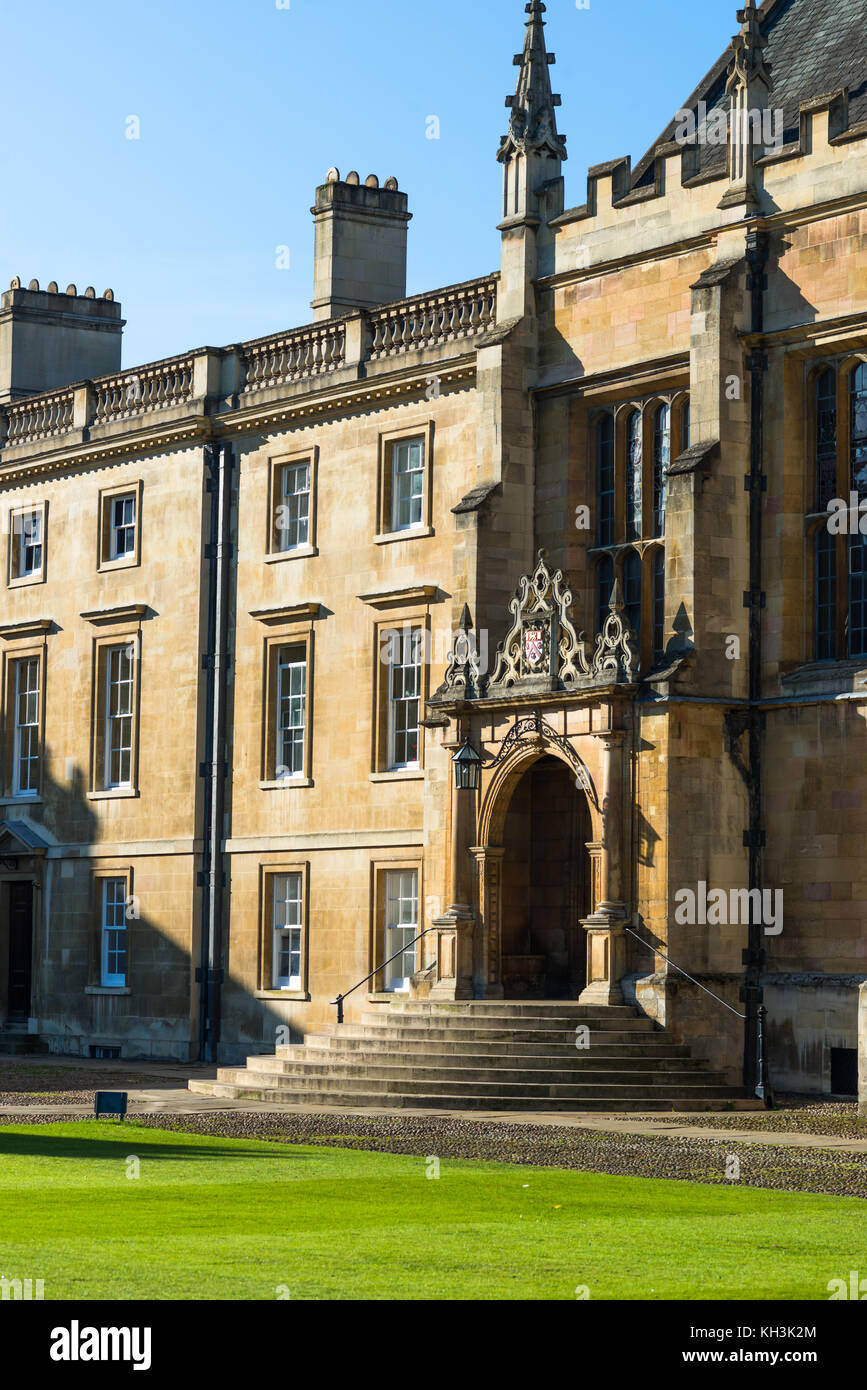 Trinity College Great Court and water fountain at Cambridge University ...