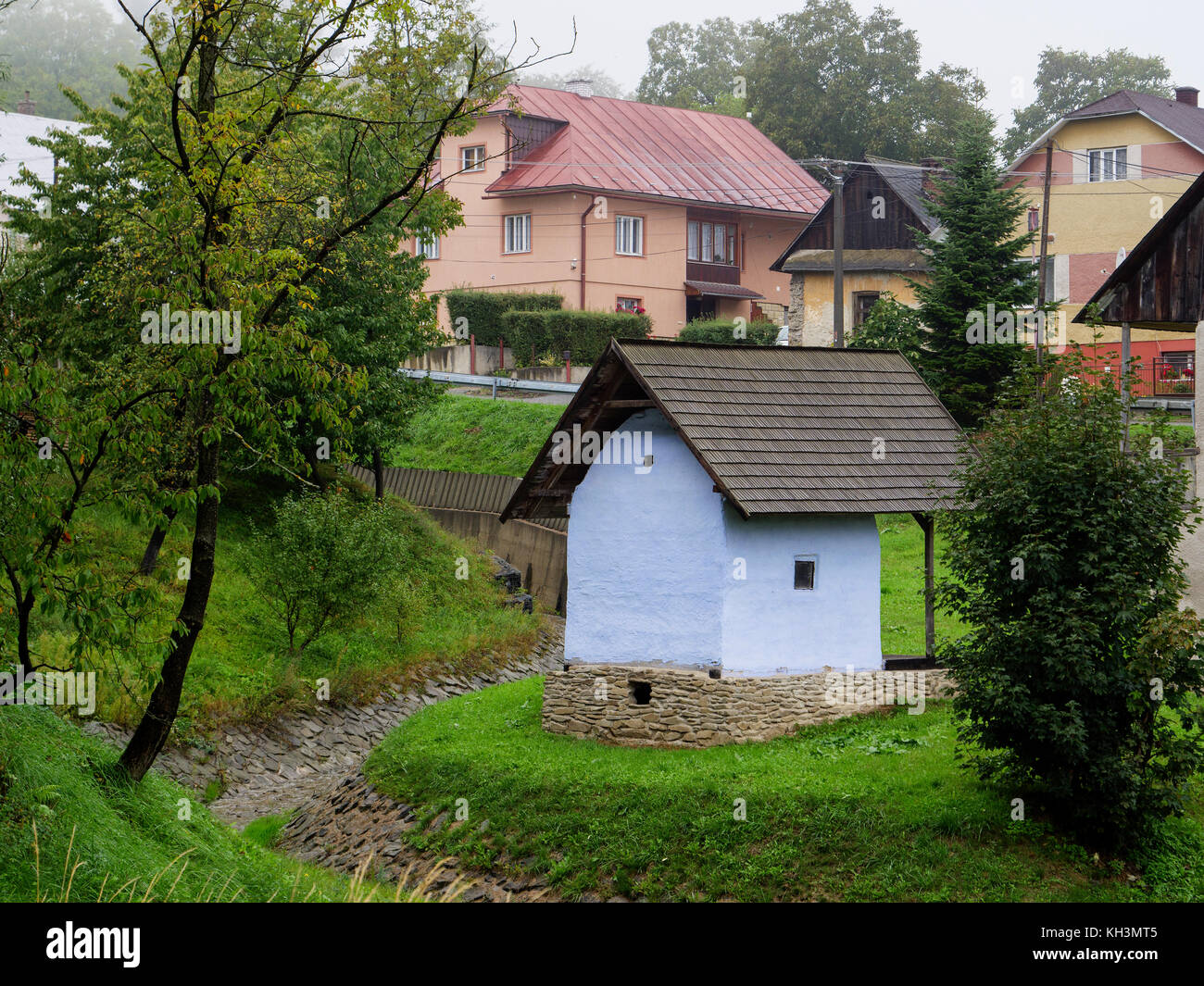 Old granaries hi-res stock photography and images - Alamy