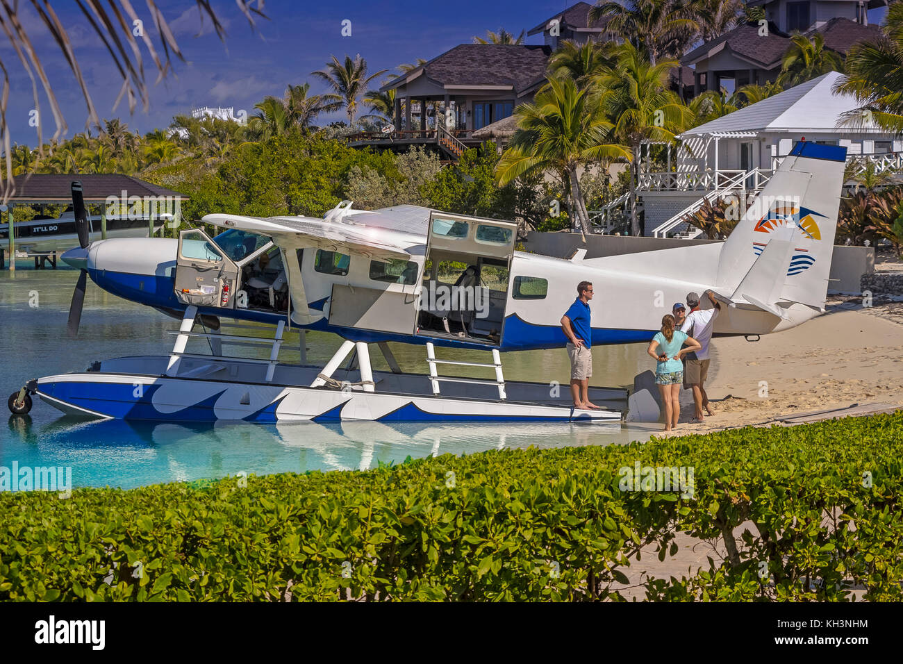 Bahamas tourist plane hi-res stock photography and images - Alamy