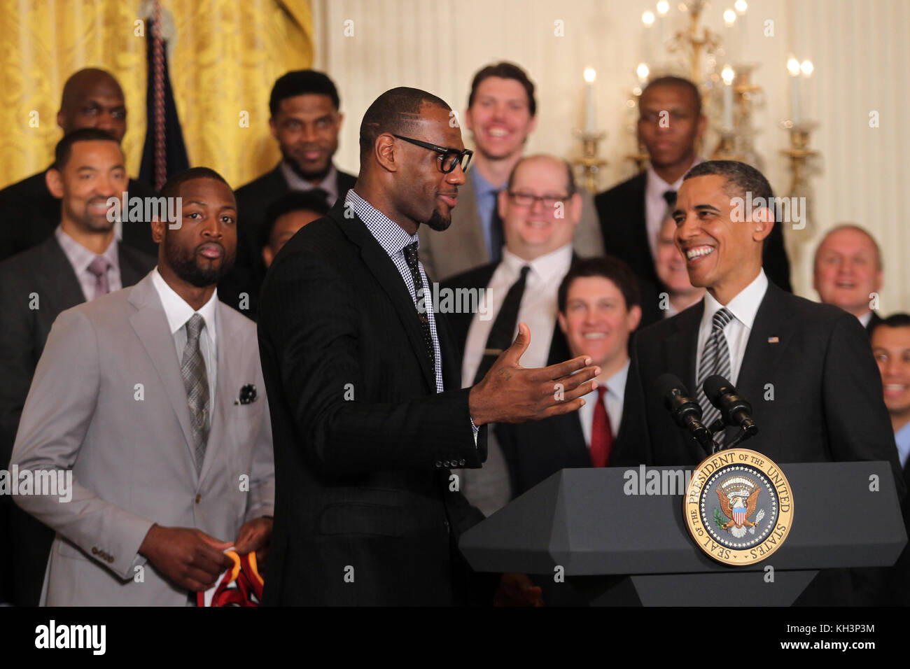 WASHINGTON D.C. - JANUARY 28: Lebron James and President Obama pose for ...