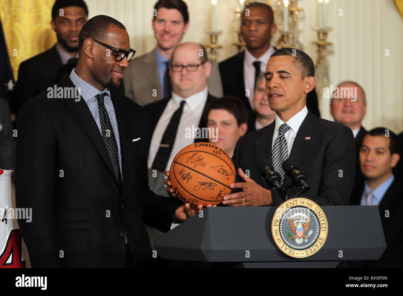 WASHINGTON D.C. - JANUARY 28: Lebron James and President Obama pose for ...