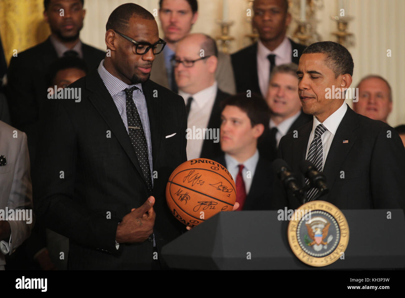 WASHINGTON D.C. - JANUARY 28: Lebron James and President Obama pose for ...