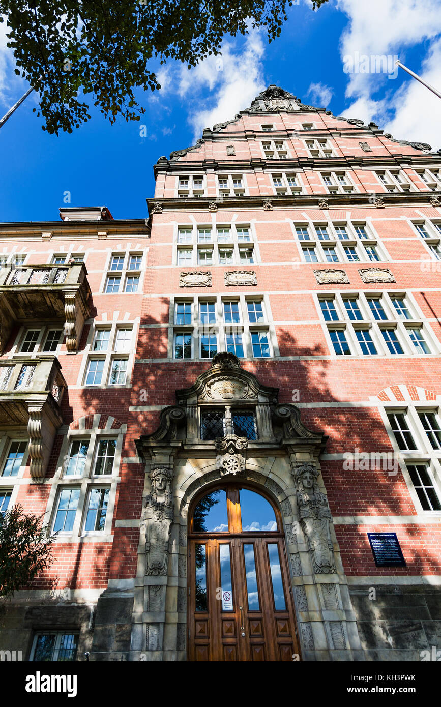 HAMBURG, GERMANY - SEPTEMBER 15, 2017: facade of old Navigationsschule ...